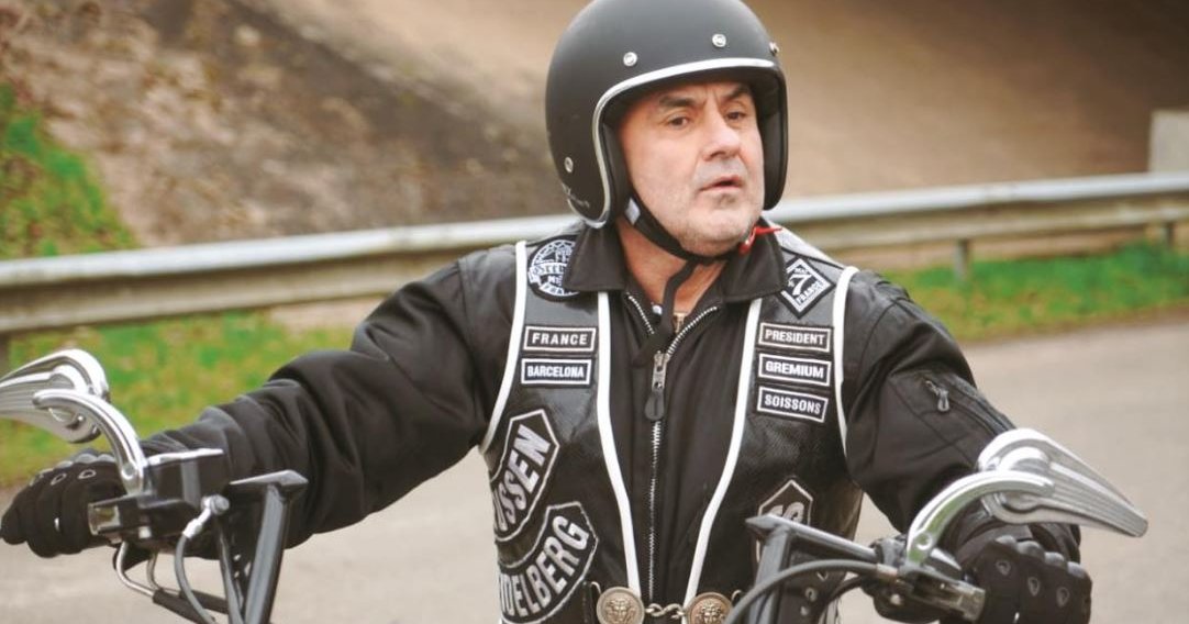 Serge Ayoub dans son meilleur rôle : L'amnésique devant une cour de justice - La Horde